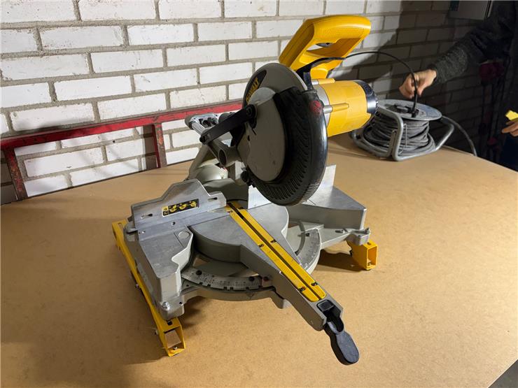 Kap/gersåg Dewalt DW712N-QS - industritorget.se