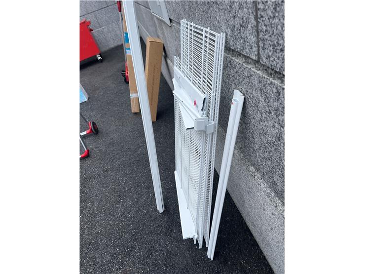 Väggsystem med 4 hyllor - industritorget.se