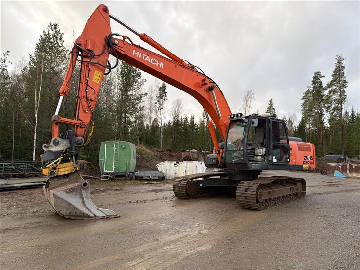 Grävmaskin Hitachi ZX250LC-5B -2013 | Engcon via auktion ...