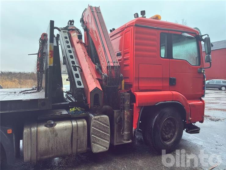 Lastbil med kran och krok MAN TGA 35.480 8X4-4 BL - industritorget.se